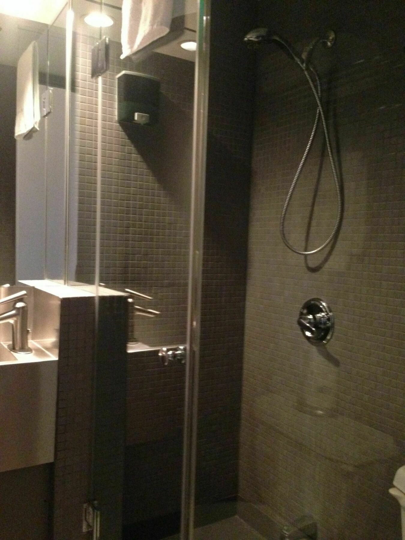 HOTEL REX | ⋆⋆ | TORONTO, CANADA | SEASON DEALS FROM $94